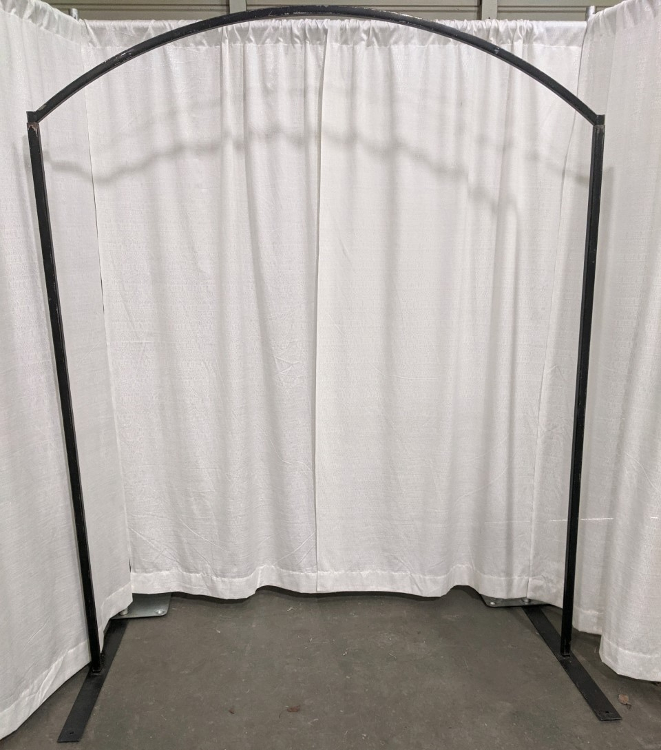 Single Bar Black Metal Arch | EventRent